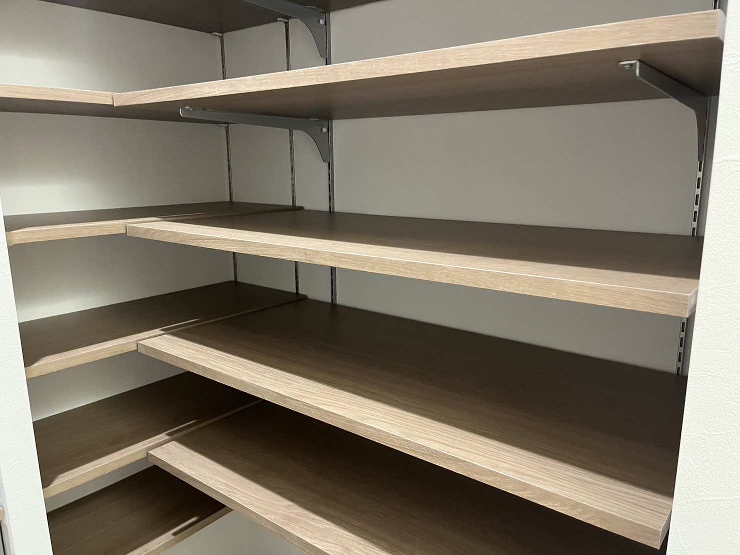 可動棚の豆知識｜岐阜で建てる注文住宅 シンプル工務店